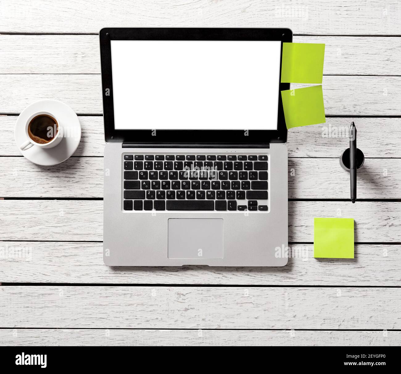 Mockup open laptop, coffee cup and sticky notes Stock Photo - Alamy