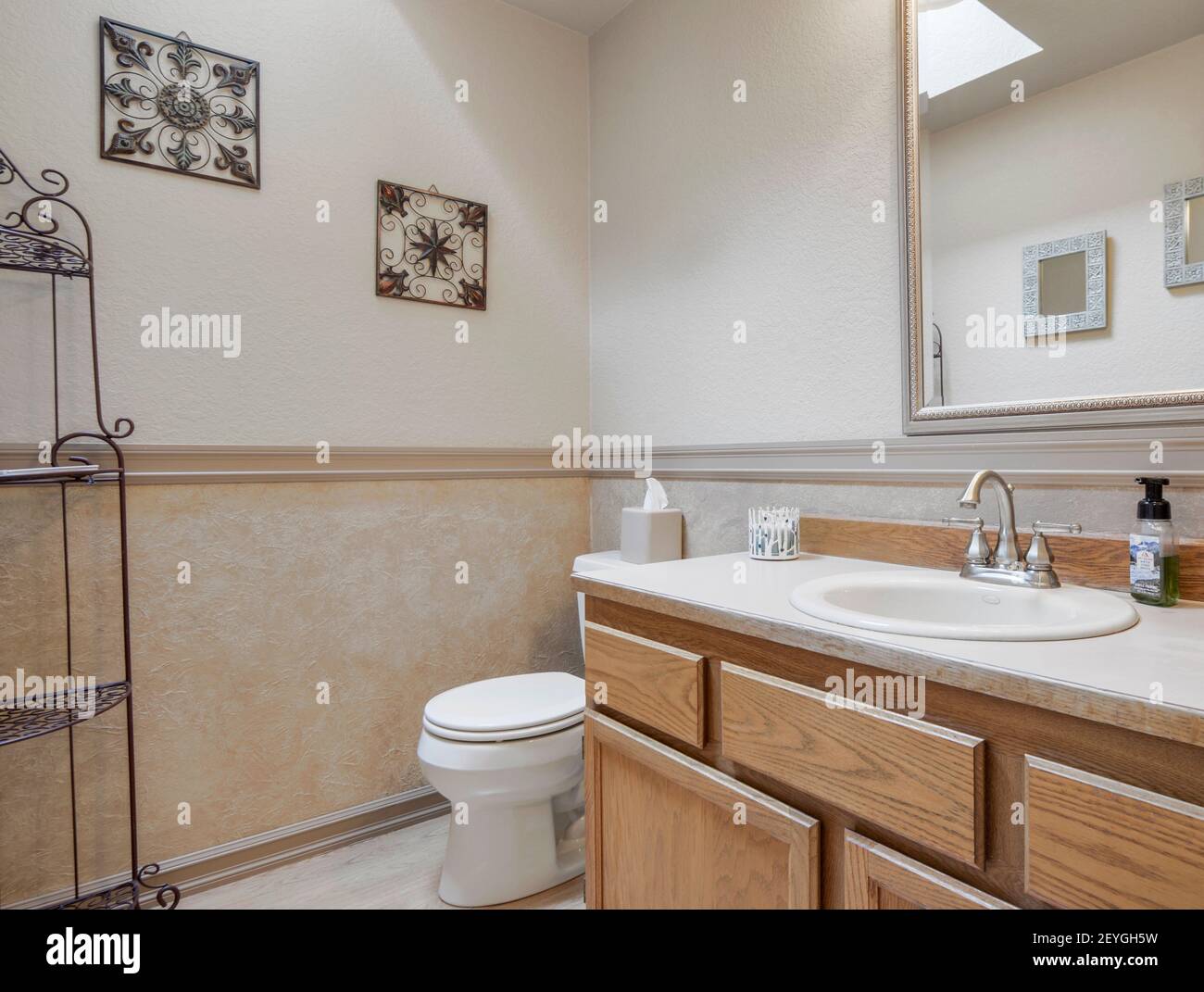 Modern residential bathroom interior Stock Photo - Alamy