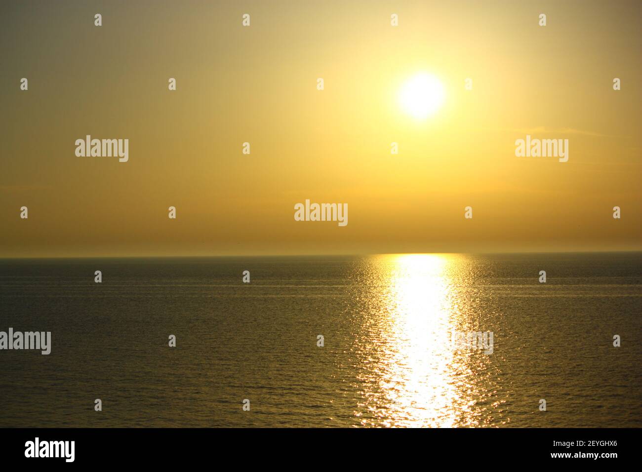 Sun over the sea hi-res stock photography and images - Alamy