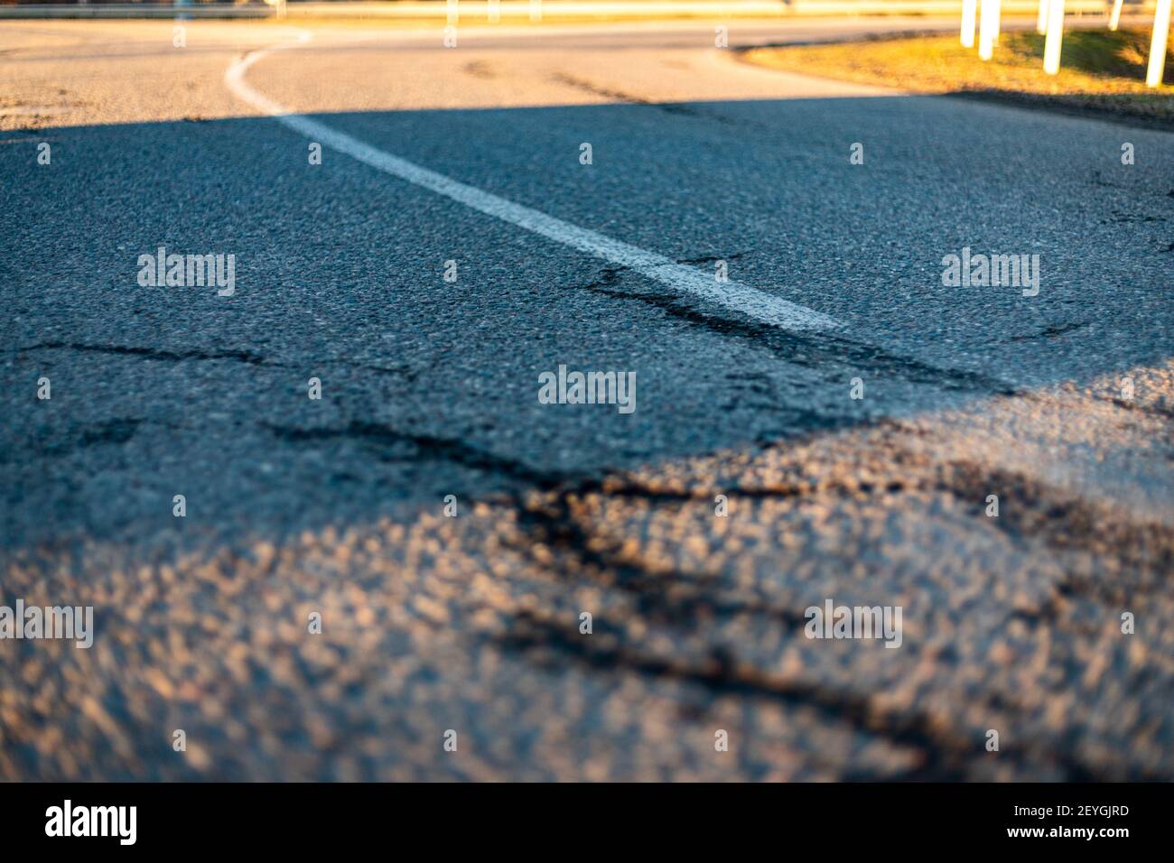 Dividing line road marking hi-res stock photography and images - Alamy