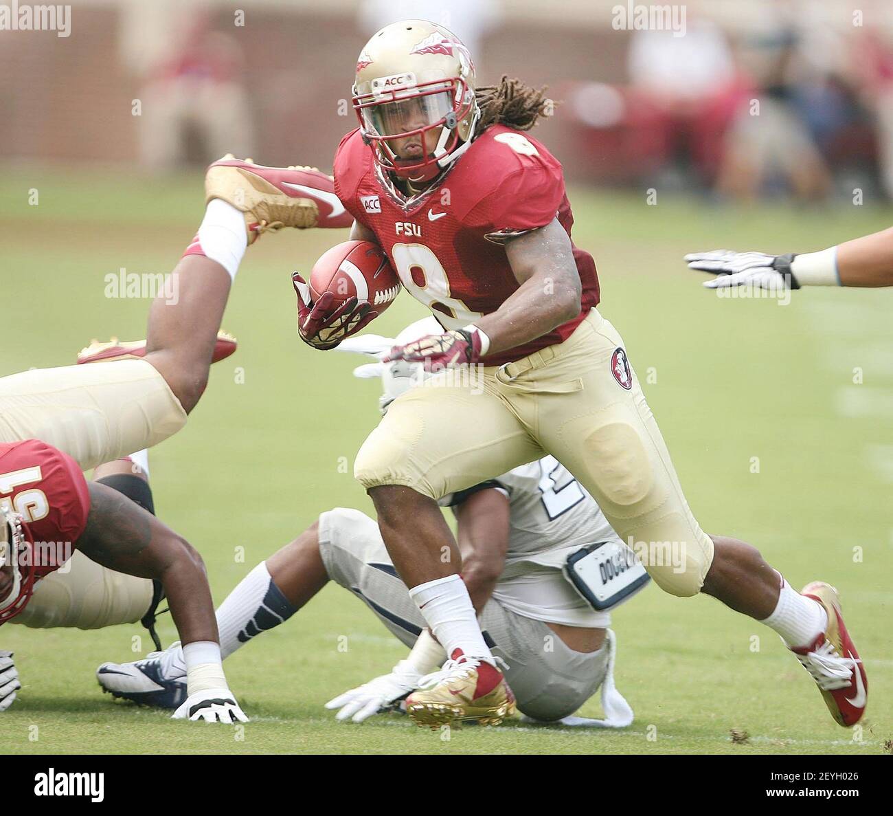 Florida State running back Devonta Freeman (8) breaks through the ...
