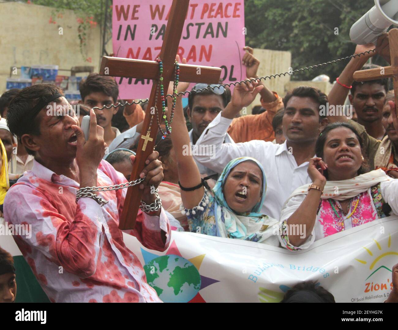 Pakistani Christians protest in Lahore, Pakistan on September 24,2013 ...
