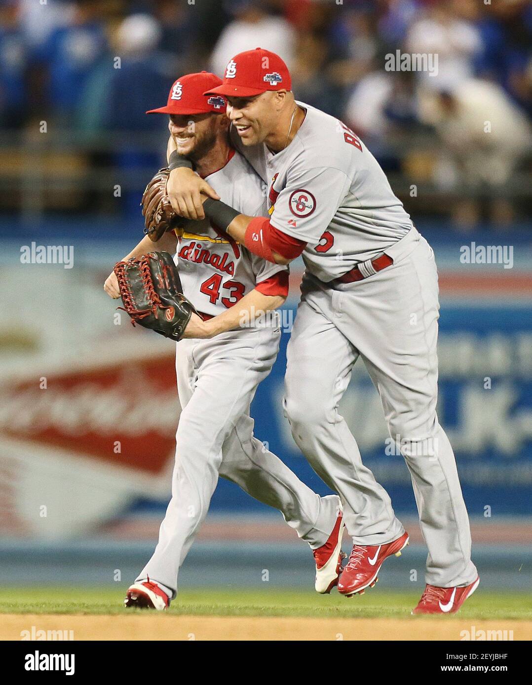St. Louis Cardinals right fielder Carlos Beltran, right, embraces left ...