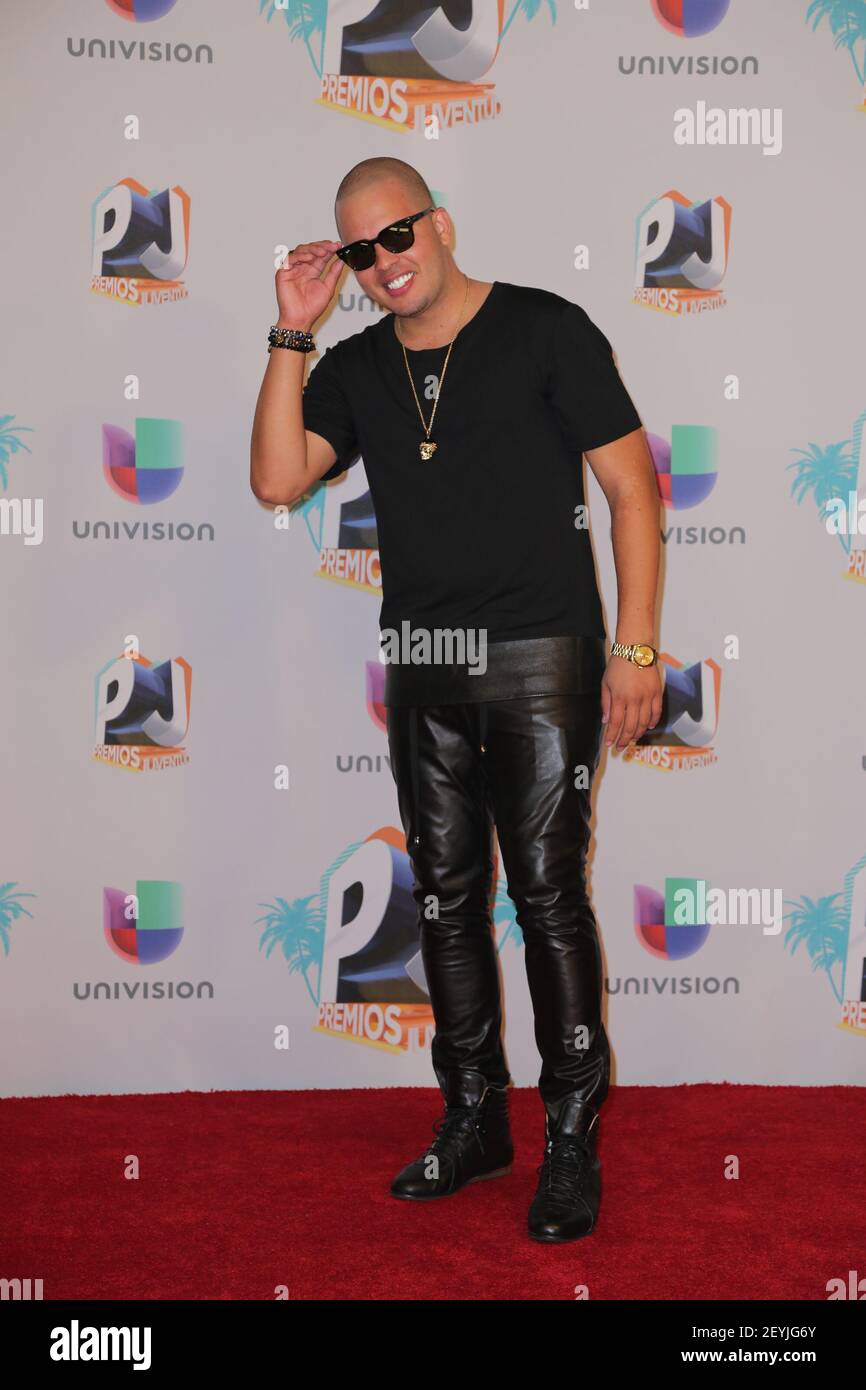 Maffio at Press Room Premios Juventud Award at the Bank United Center ...