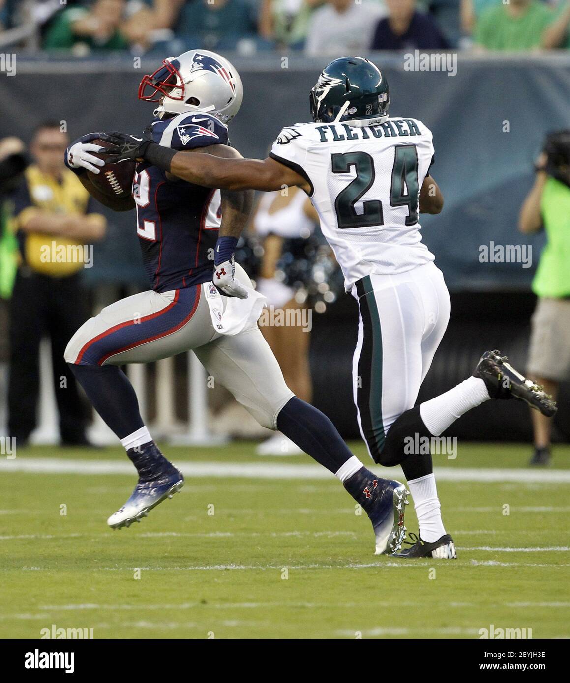 The Philadelphia Eagles' Bradley Fletcher (24) chases New England ...