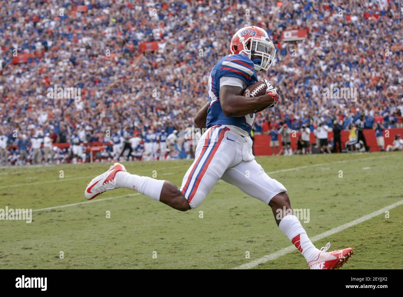 Florida Gators wide receiver Solomon Patton (83) crosses the goal line ...