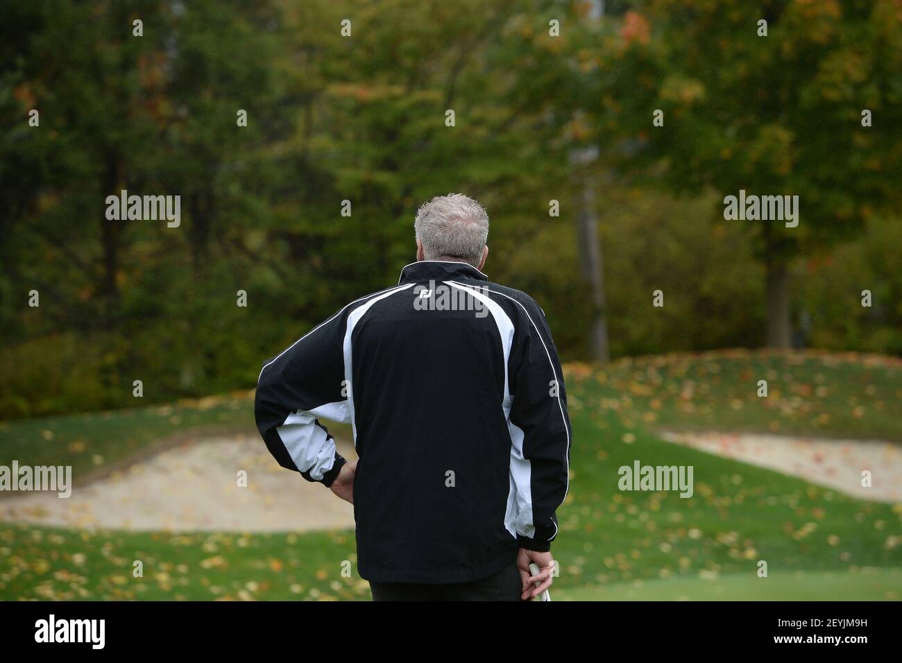 Ron Perlman plays a round of golf at the Screen Actors Guild Foundation ...