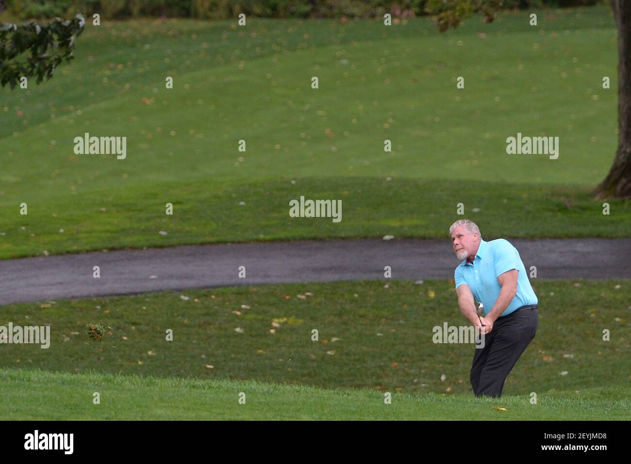 Ron Perlman plays a round of golf at the Screen Actors Guild Foundation ...