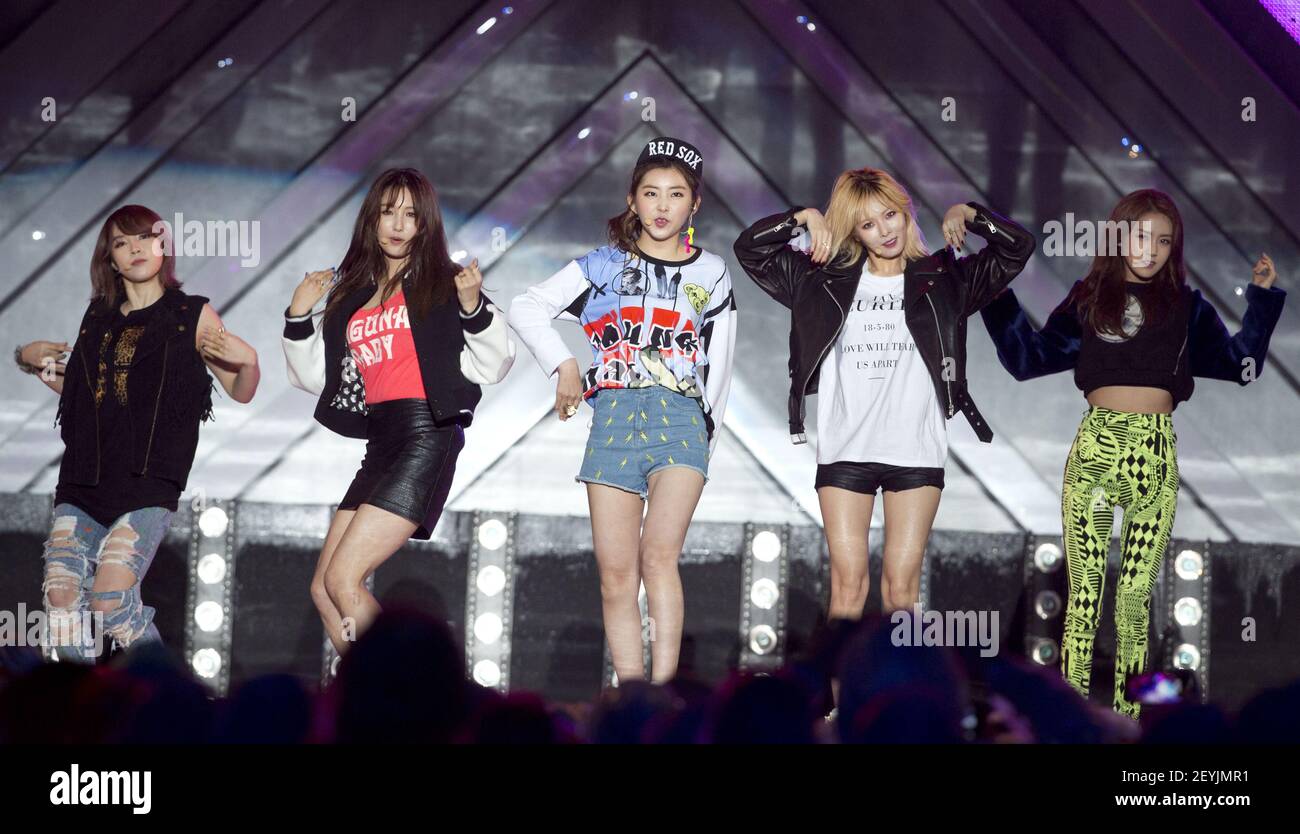6 October 2013 - Gyeongju, South Korea : South Korean K-Pop girl group ...