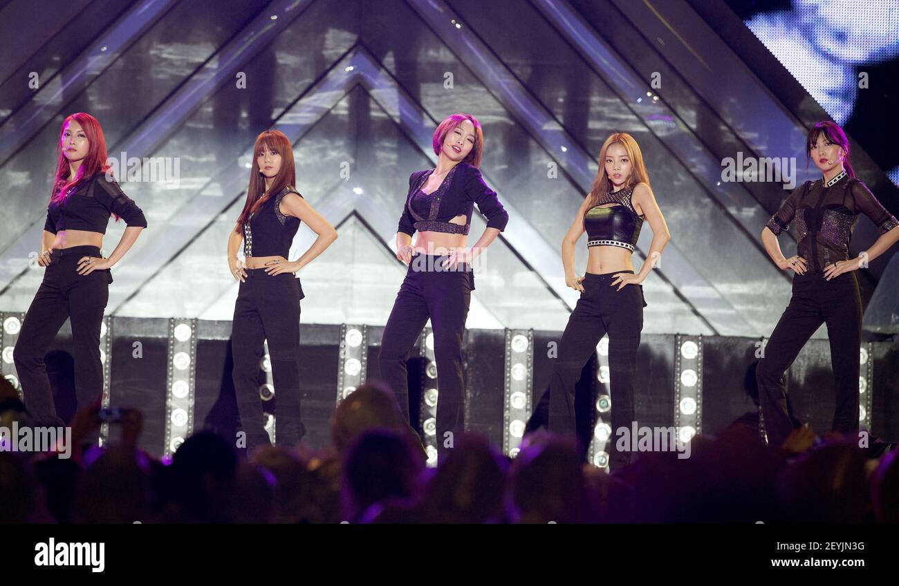 6 October 2013 - Gyeongju, South Korea : South Korean K-Pop girl group ...