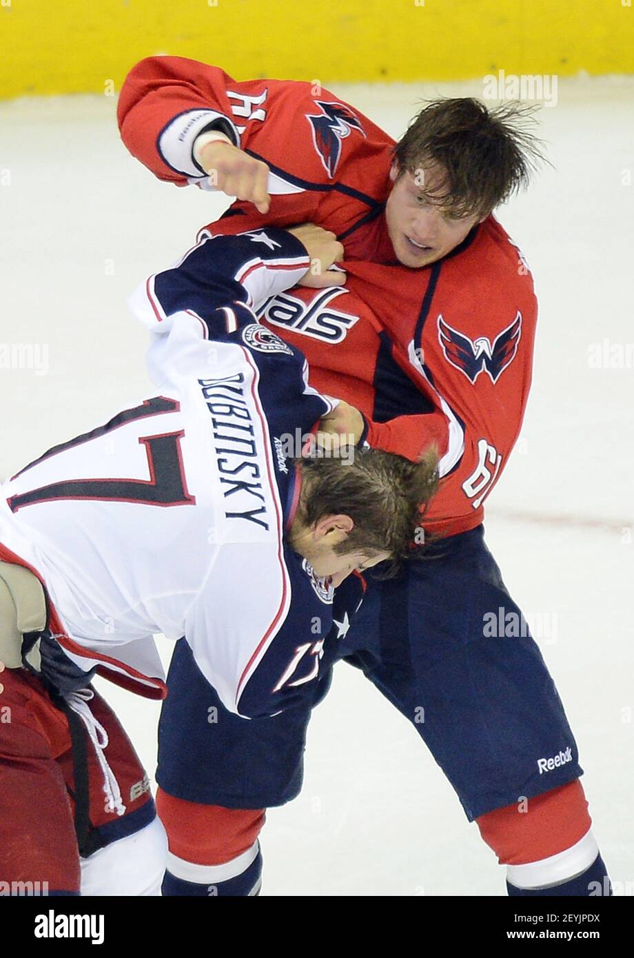 Columbus Blue Jackets center Brandon Dubinsky (17) and Washington ...