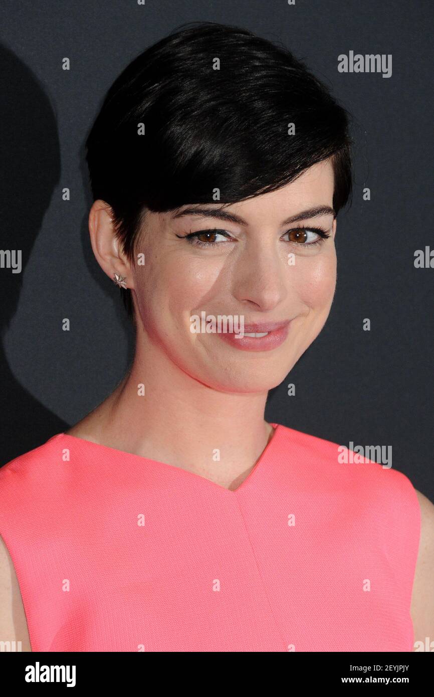 19 October 2013 - Santa Monica, California - Anne Hathaway. The Pink ...