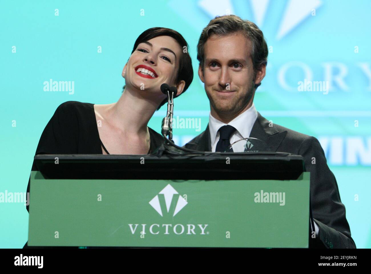20 October 2013 - Beverly Hills, California - Anne Hathaway, Adam ...