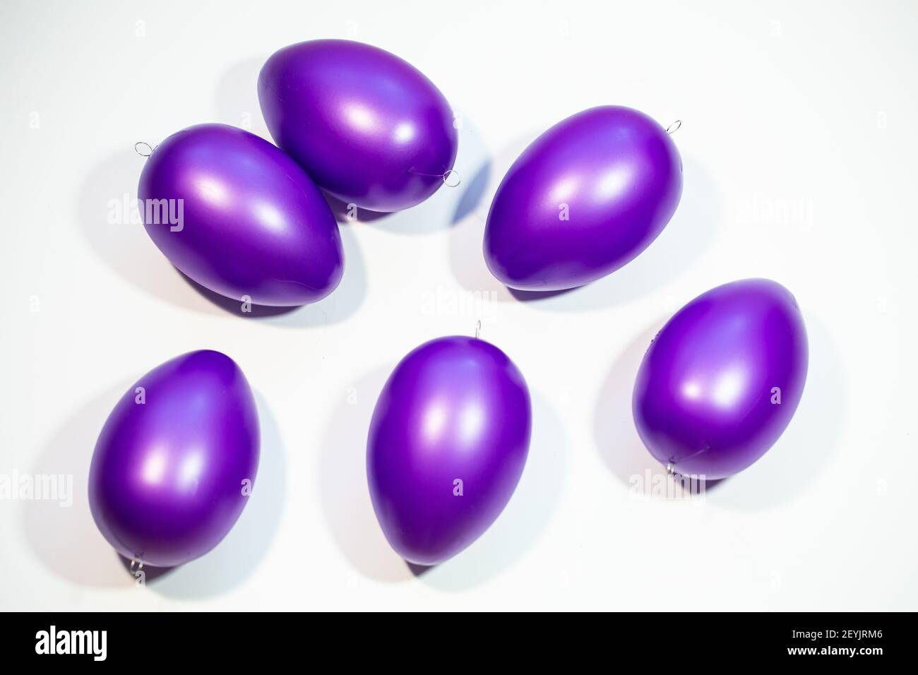 Purple easteregg hi-res stock photography and images - Alamy