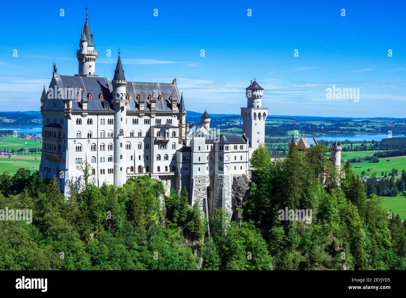 Neuschwanstein castle from marienbrucke bridge hi-res stock photography ...