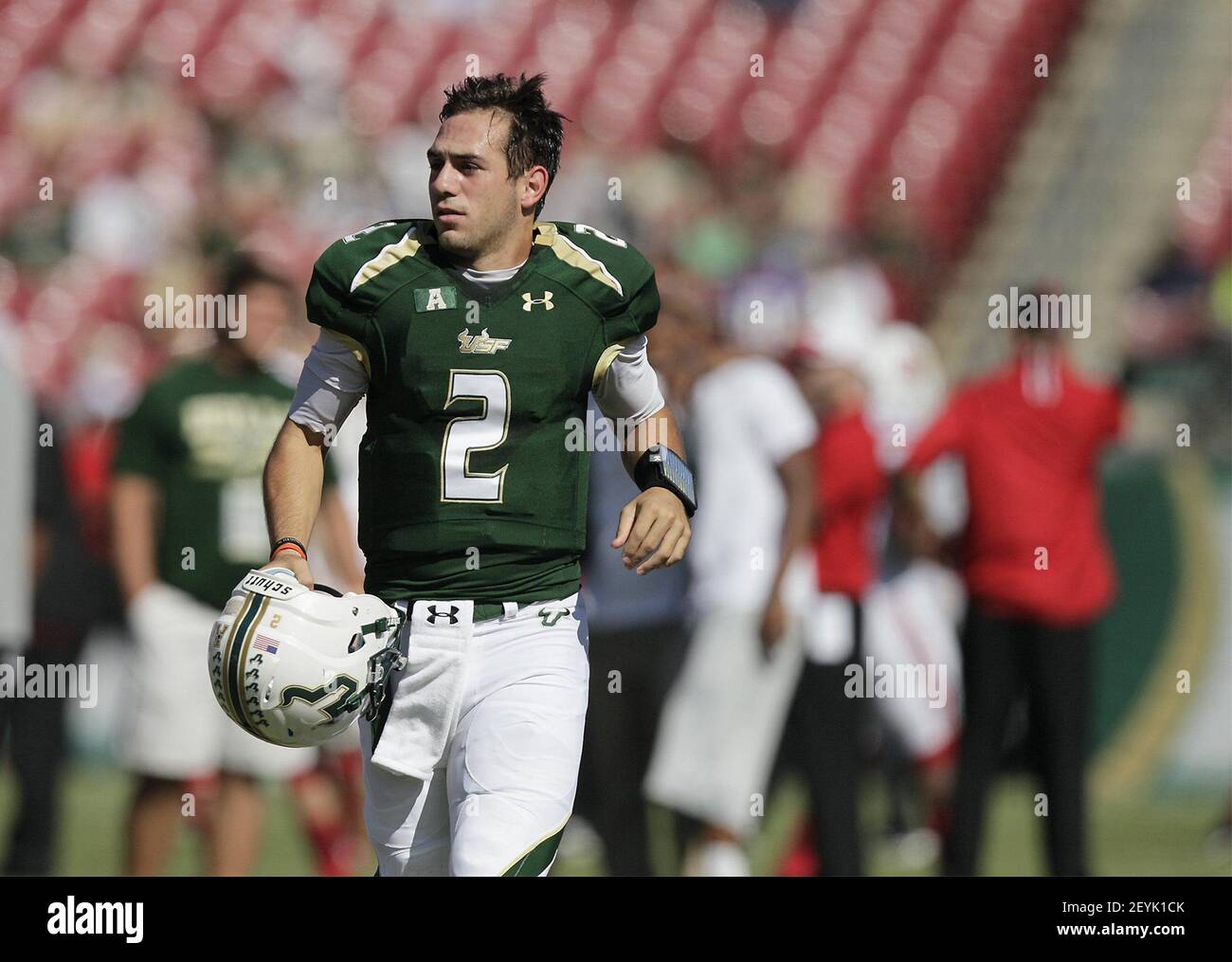 South Florida quarterback Steven Bench (2) warms up before the Bulls ...