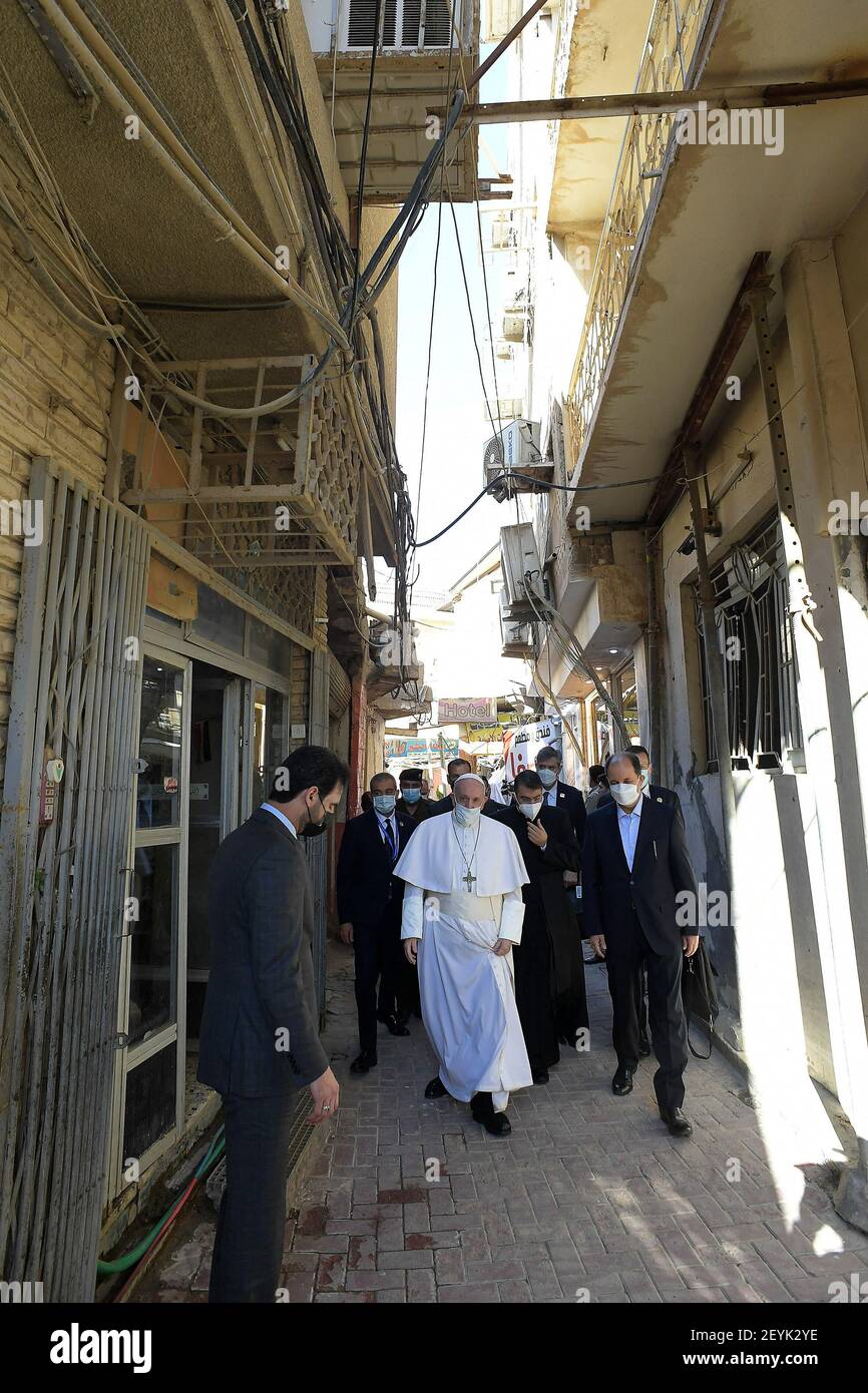 Grand ayatollah ali al sistani hi-res stock photography and images - Alamy