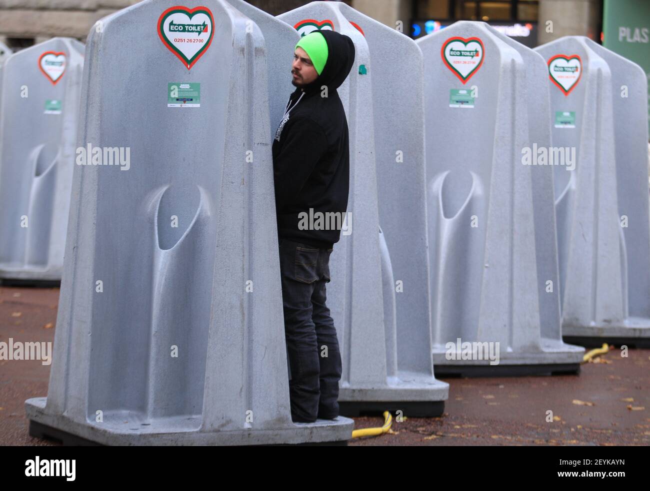 People using urinals at the Beurspelin on 3 November, 2013. The urinals ...