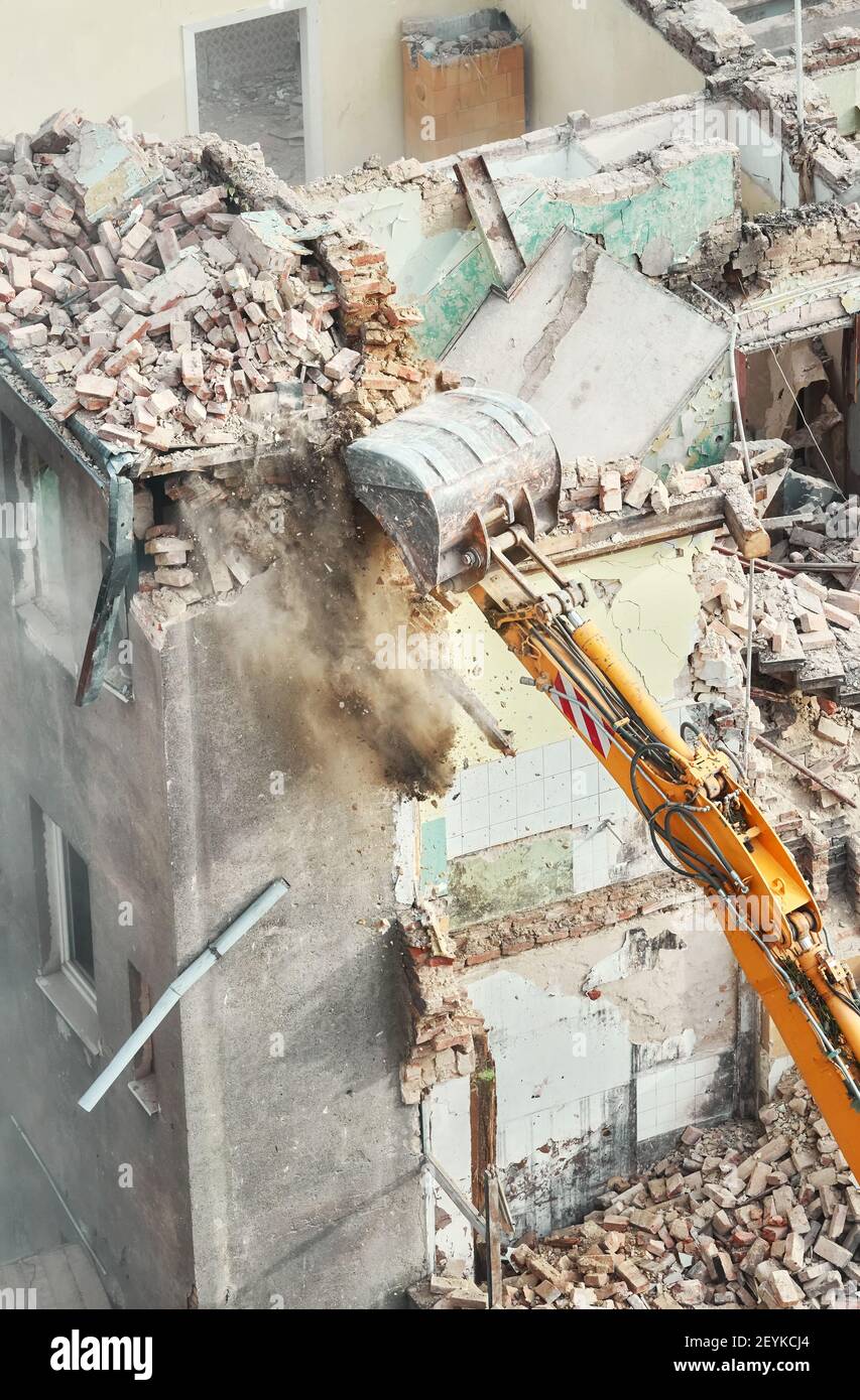 Demolition residential building hi-res stock photography and images - Alamy