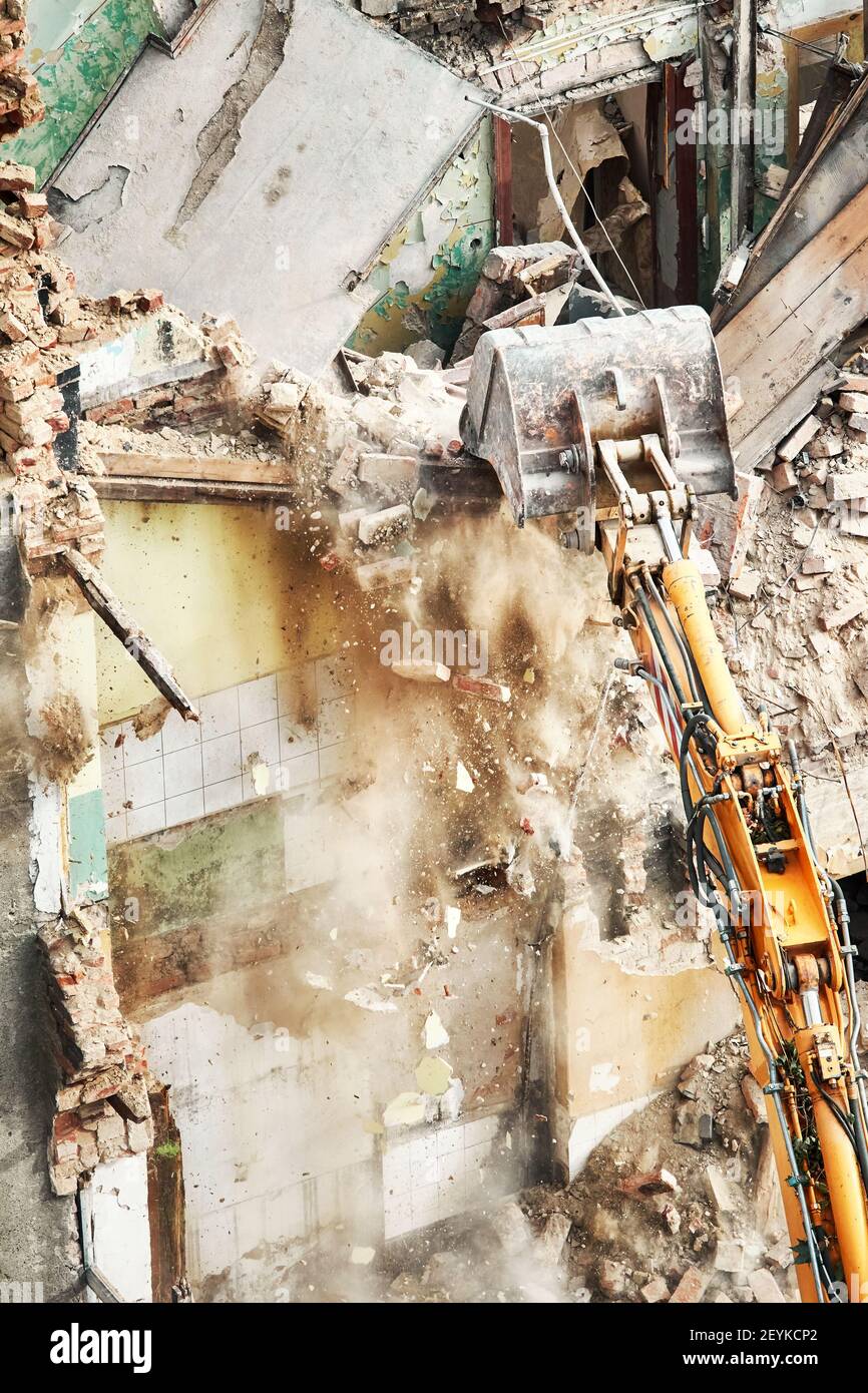 Brick wall in construction progress hi-res stock photography and images ...