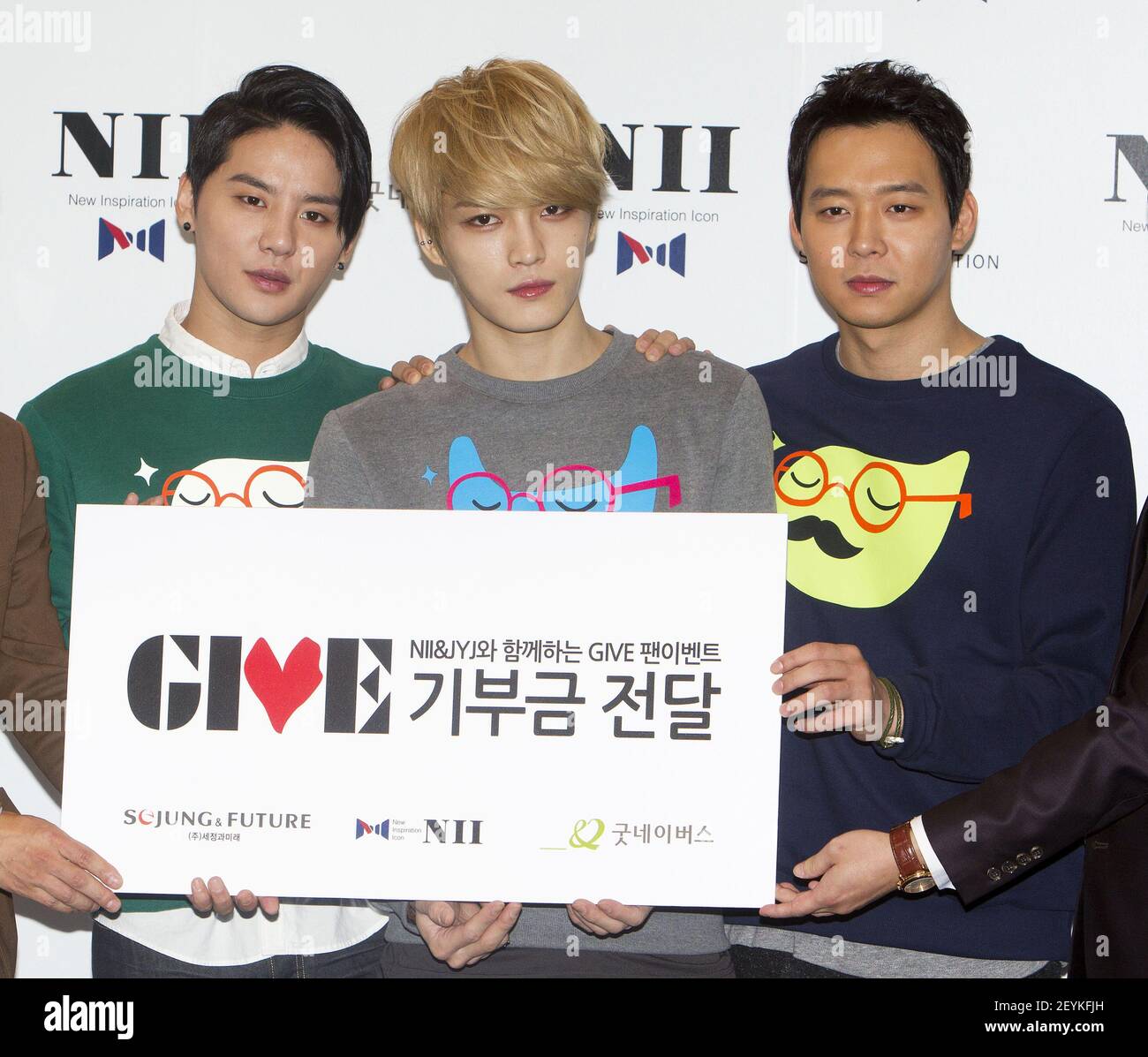 6 November 2013 - Seoul, South Korea : (L-R) South Korean Kim Jun-Su ...