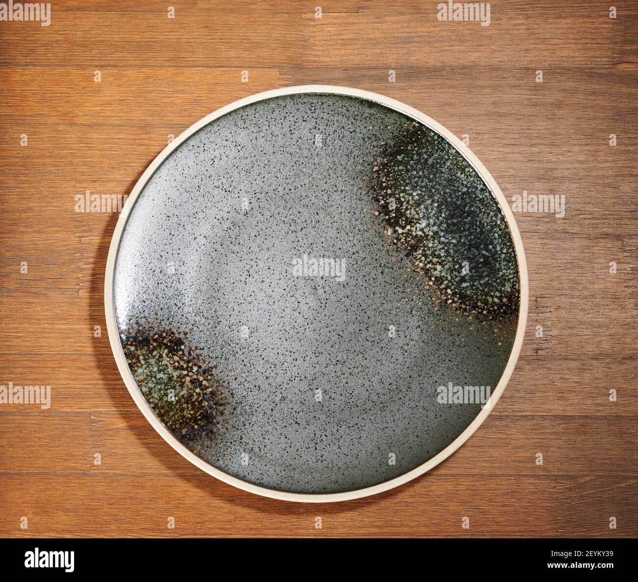 Black round table hi-res stock photography and images - Alamy