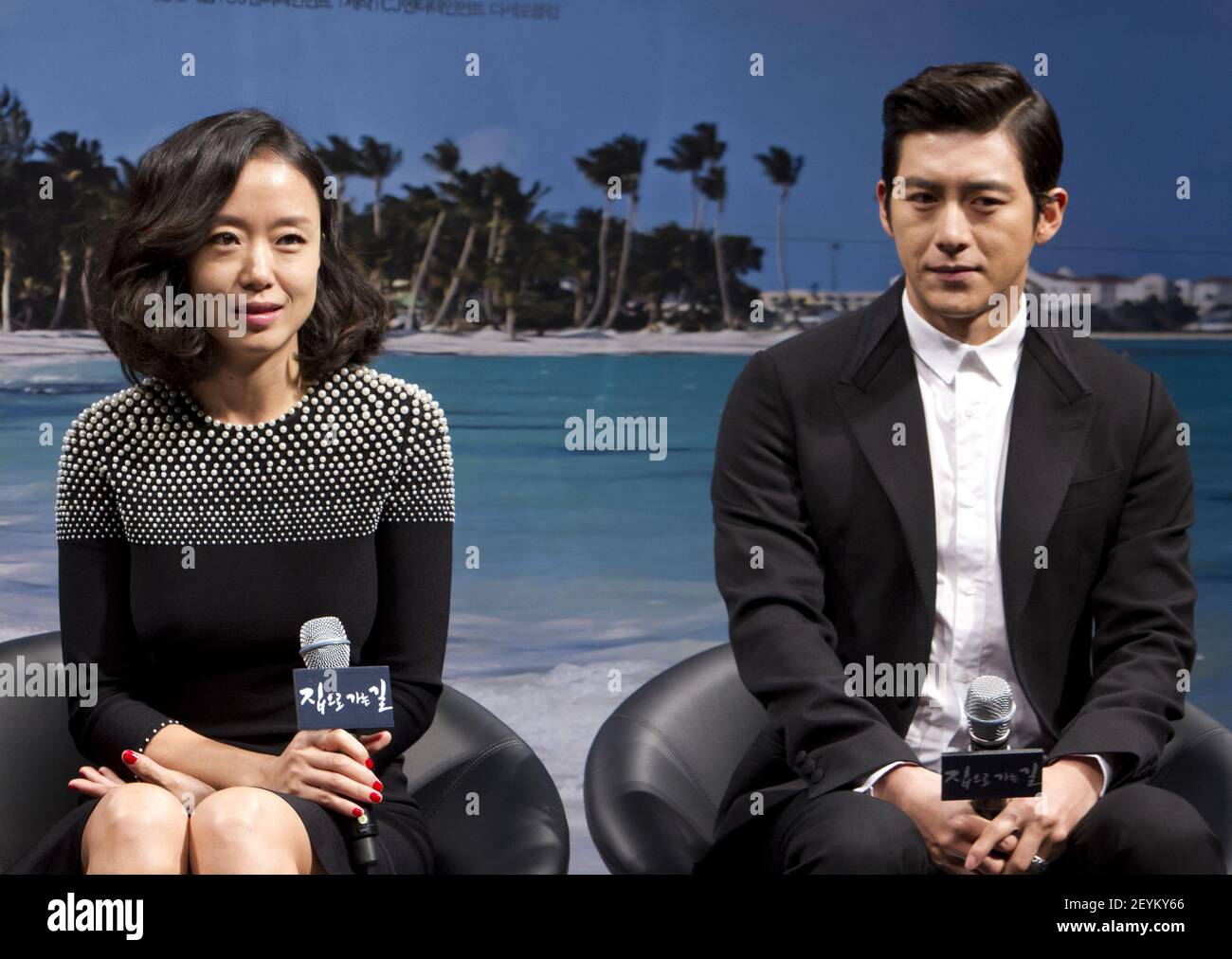 12 November 2013 - Seoul, South Korea : (L to R) South Korean actress ...