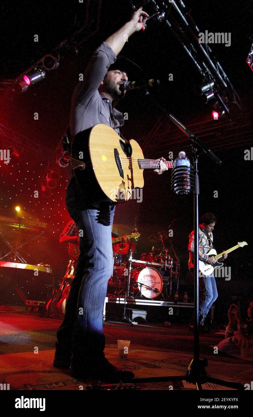 November 8, 2013 - Duluth, GA - Joe Nichols, Craig Campbell and Charlie ...
