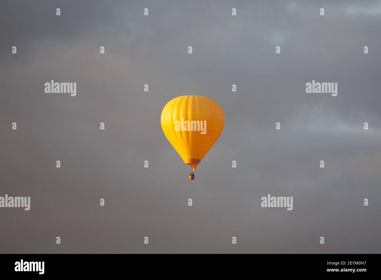 Yellow hot air balloon in a rainy sky Stock Photo - Alamy