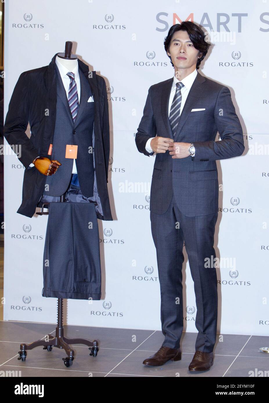 13 November 2013 - Seoul, South Korea : South Korean actor Hyun Bin attends the autographs ...