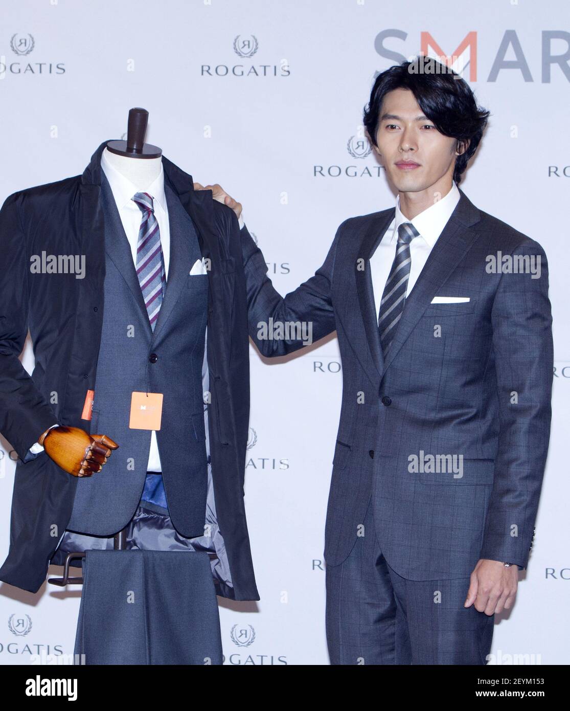 13 November 2013 - Seoul, South Korea : South Korean actor Hyun Bin attends the autographs ...