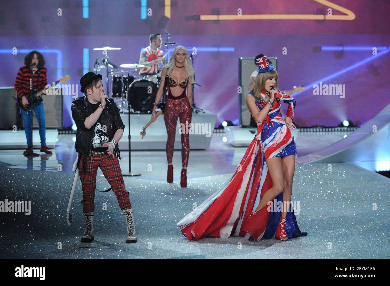 Taylor swift and fall out boy hi-res stock photography and images - Alamy