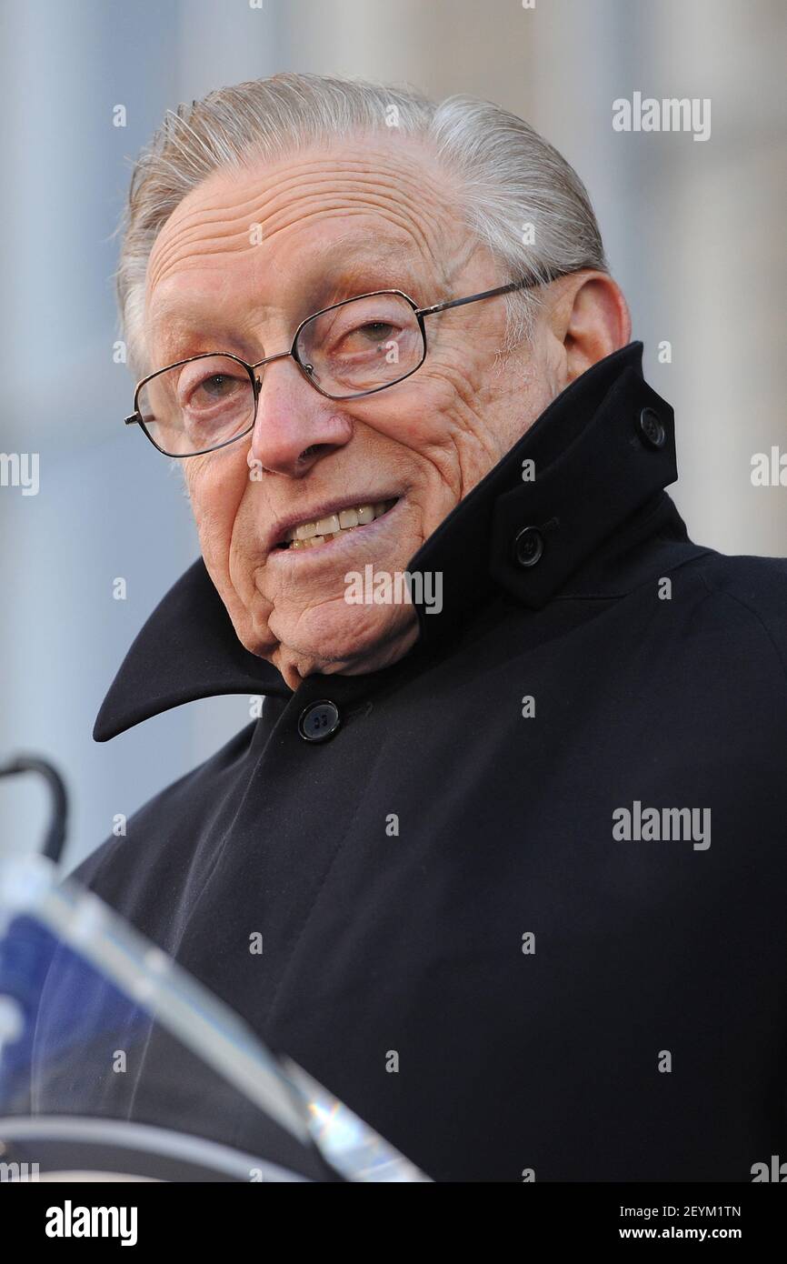 Larry Silverstein speaks at the opening ceremony of the building, the ...