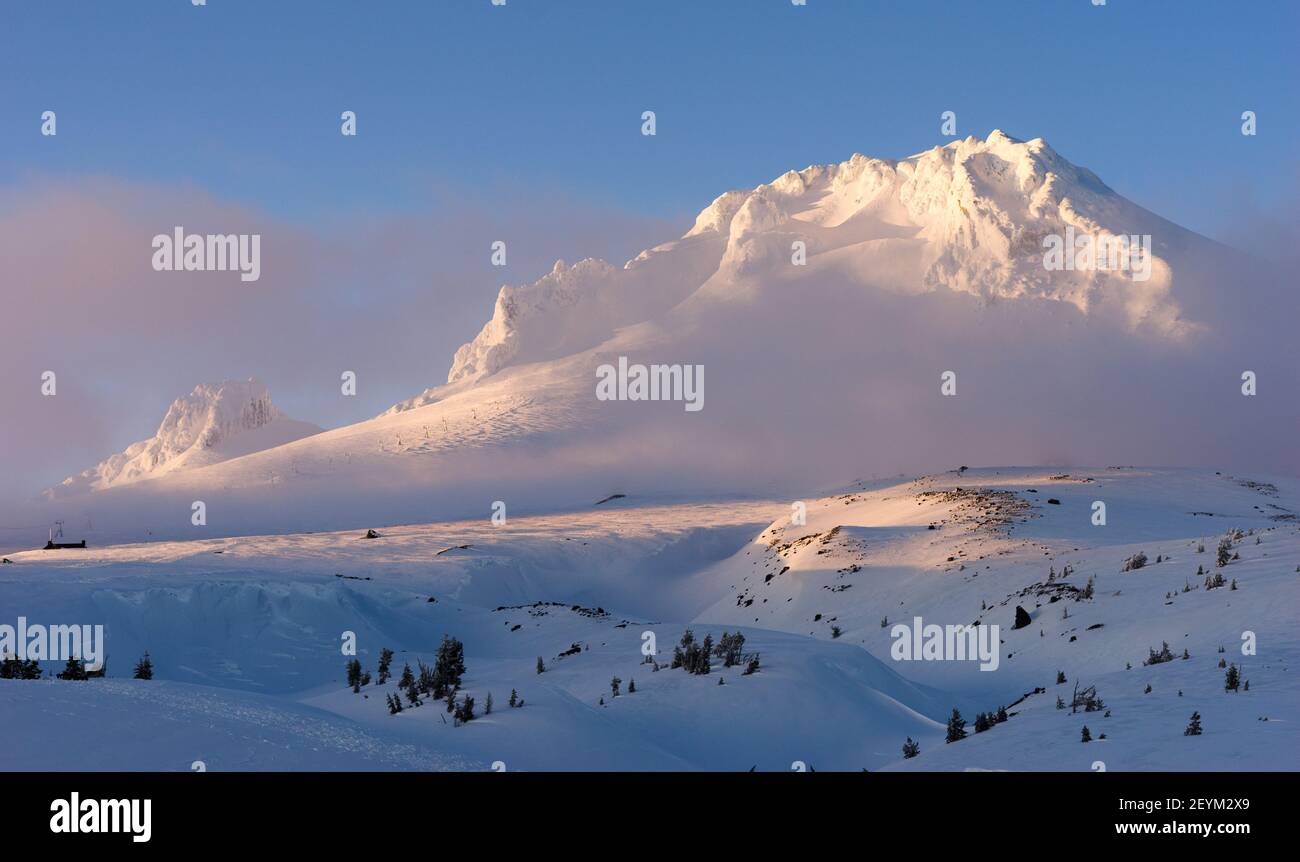 Sunset Mount Hood Cascade Range Ski Resort Area Stock Photo - Alamy