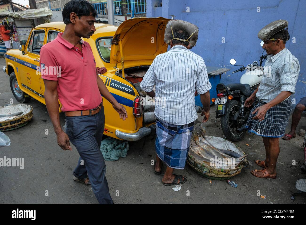 Fish on car hi-res stock photography and images - Alamy