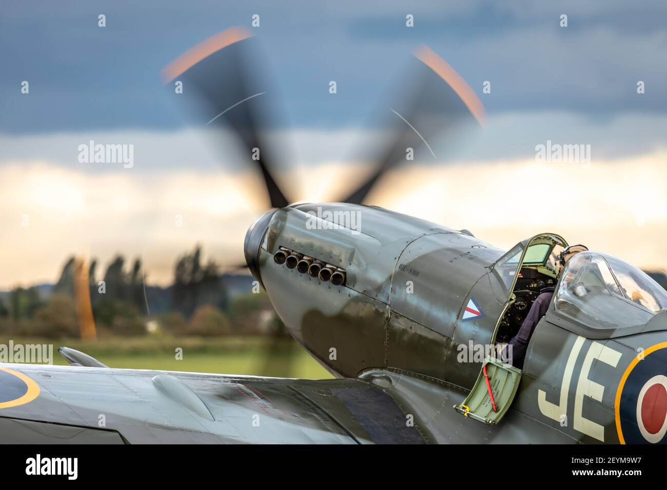 Spitfire cockpit hi-res stock photography and images - Alamy
