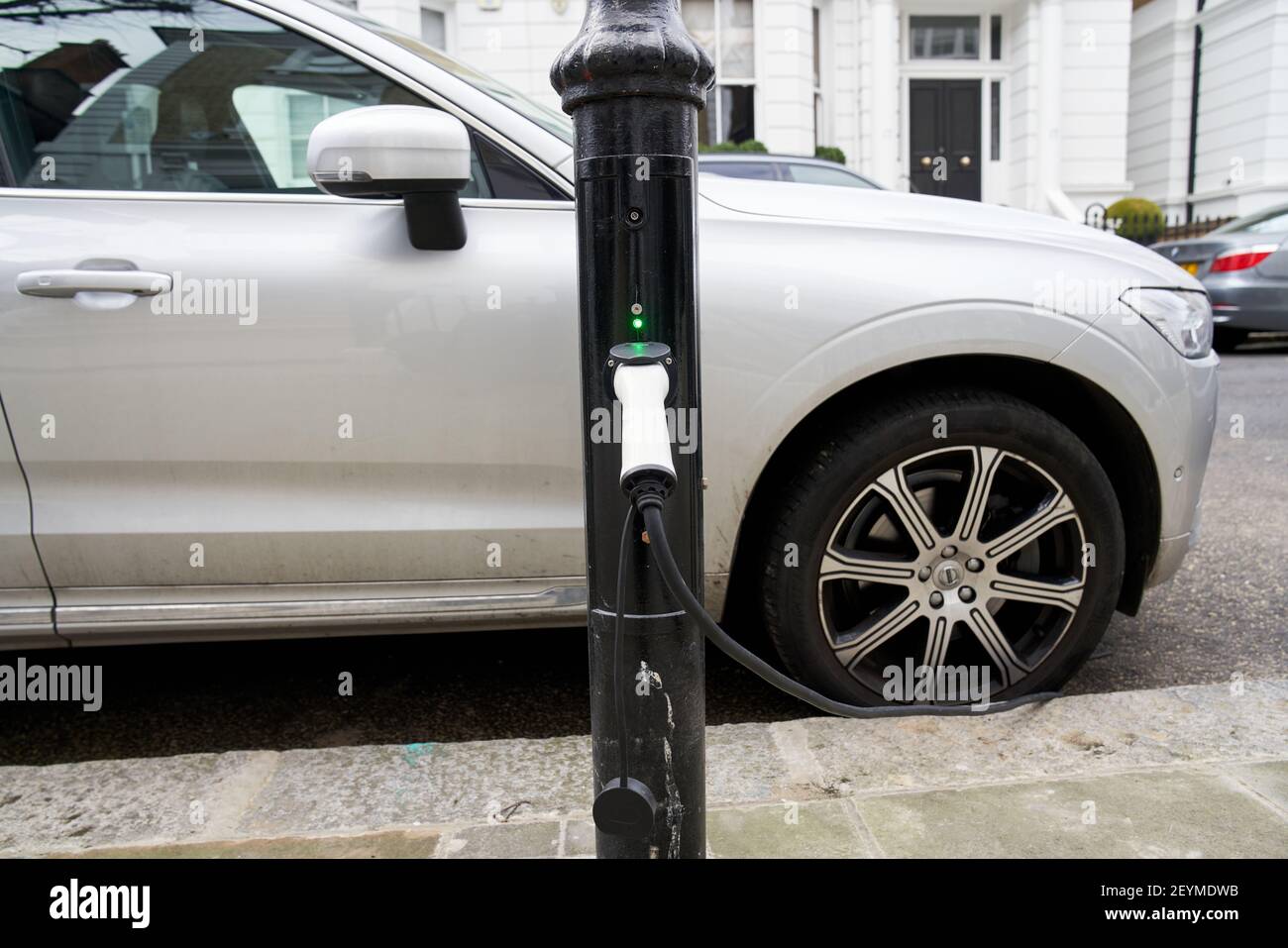 Charge points lampost hi-res stock photography and images - Alamy