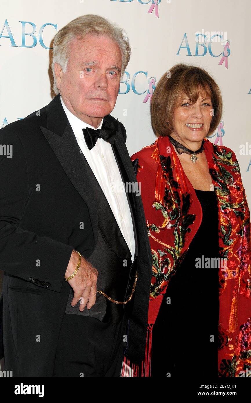 23 November 2013 - Beverly Hills, California - Robert Wagner, Jill St ...