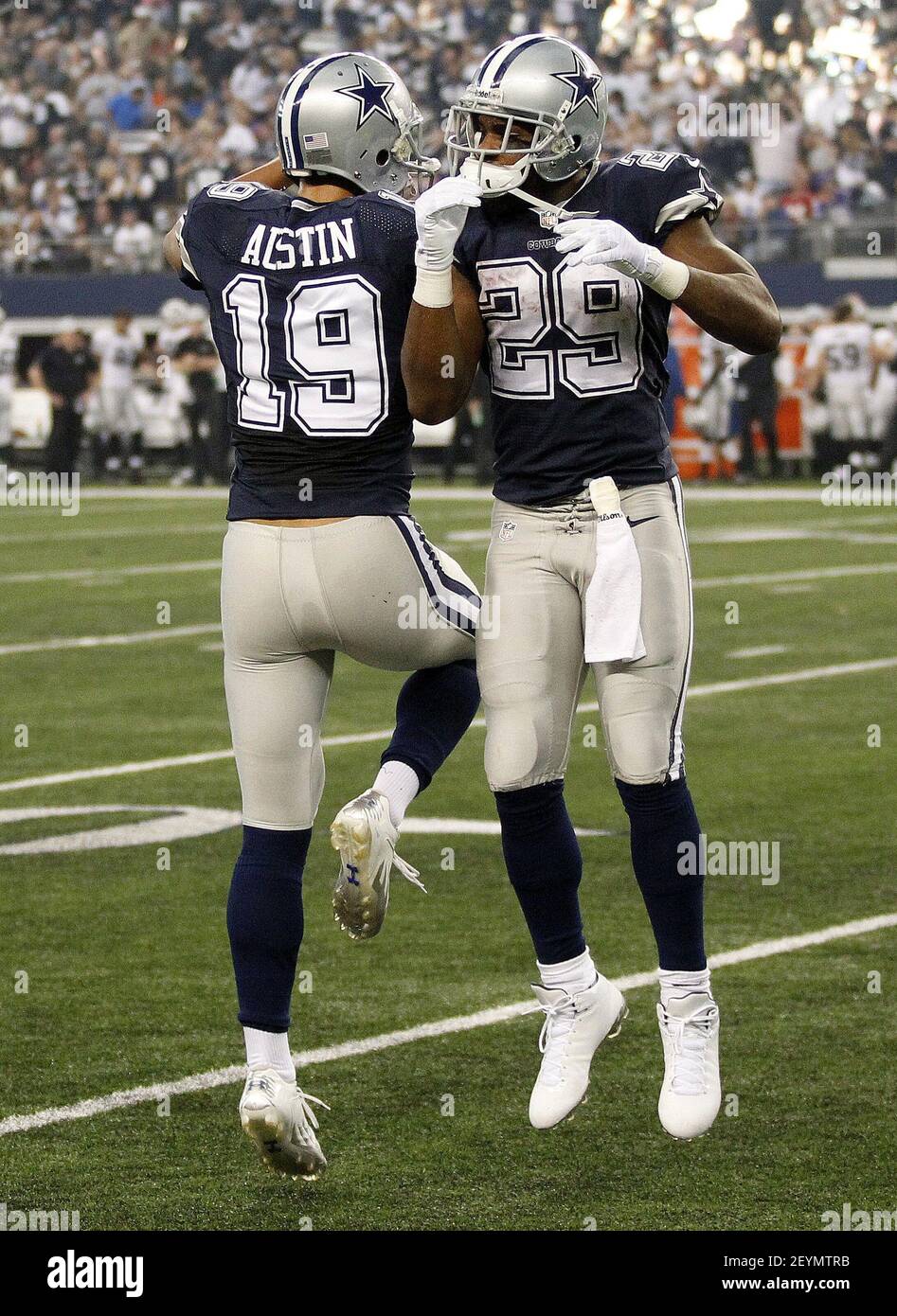 Dallas Cowboys' Miles Austin (19) congratulates DeMarco Murray (29) on ...