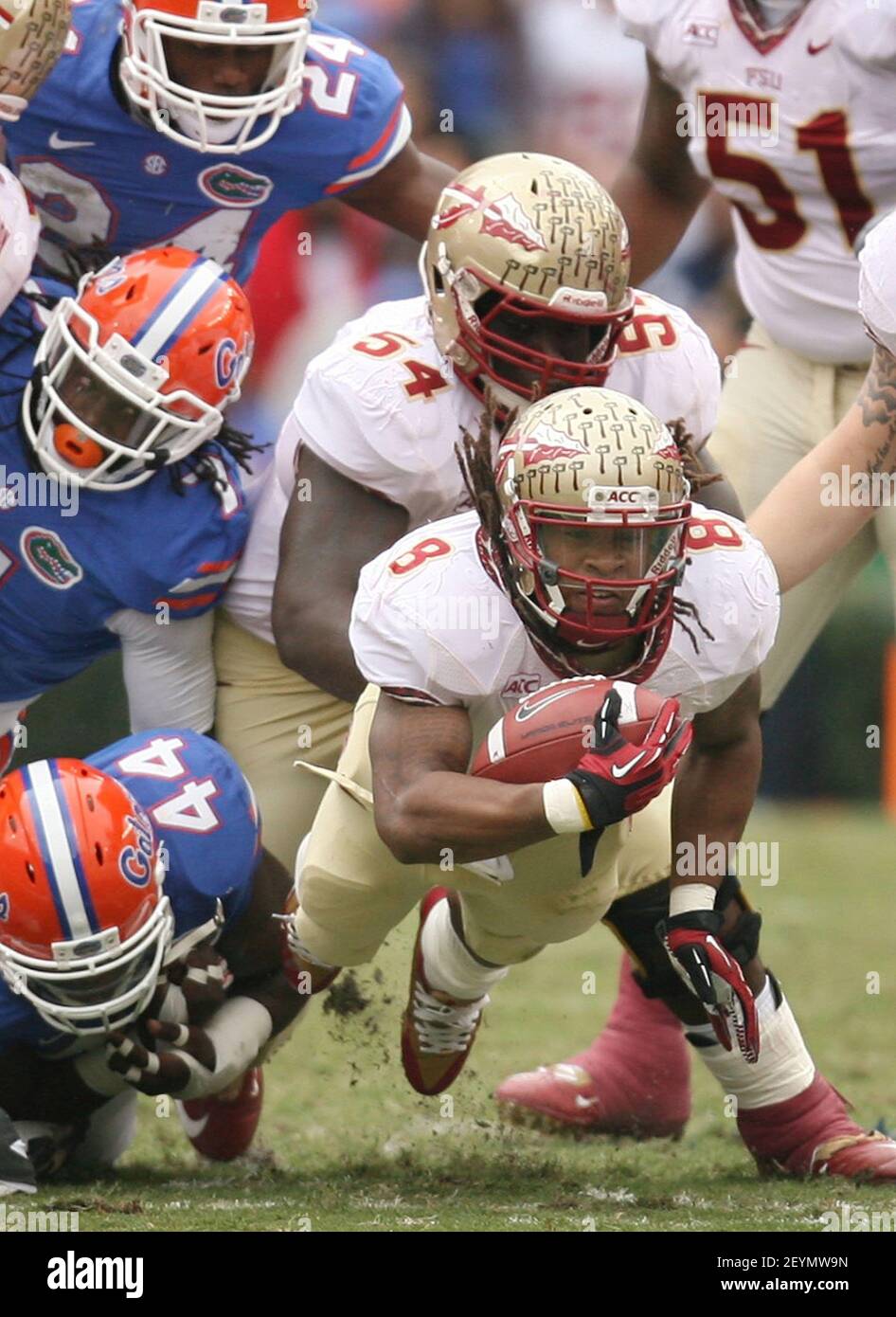 Florida State Seminoles running back Devonta Freeman (8) lunges for ...
