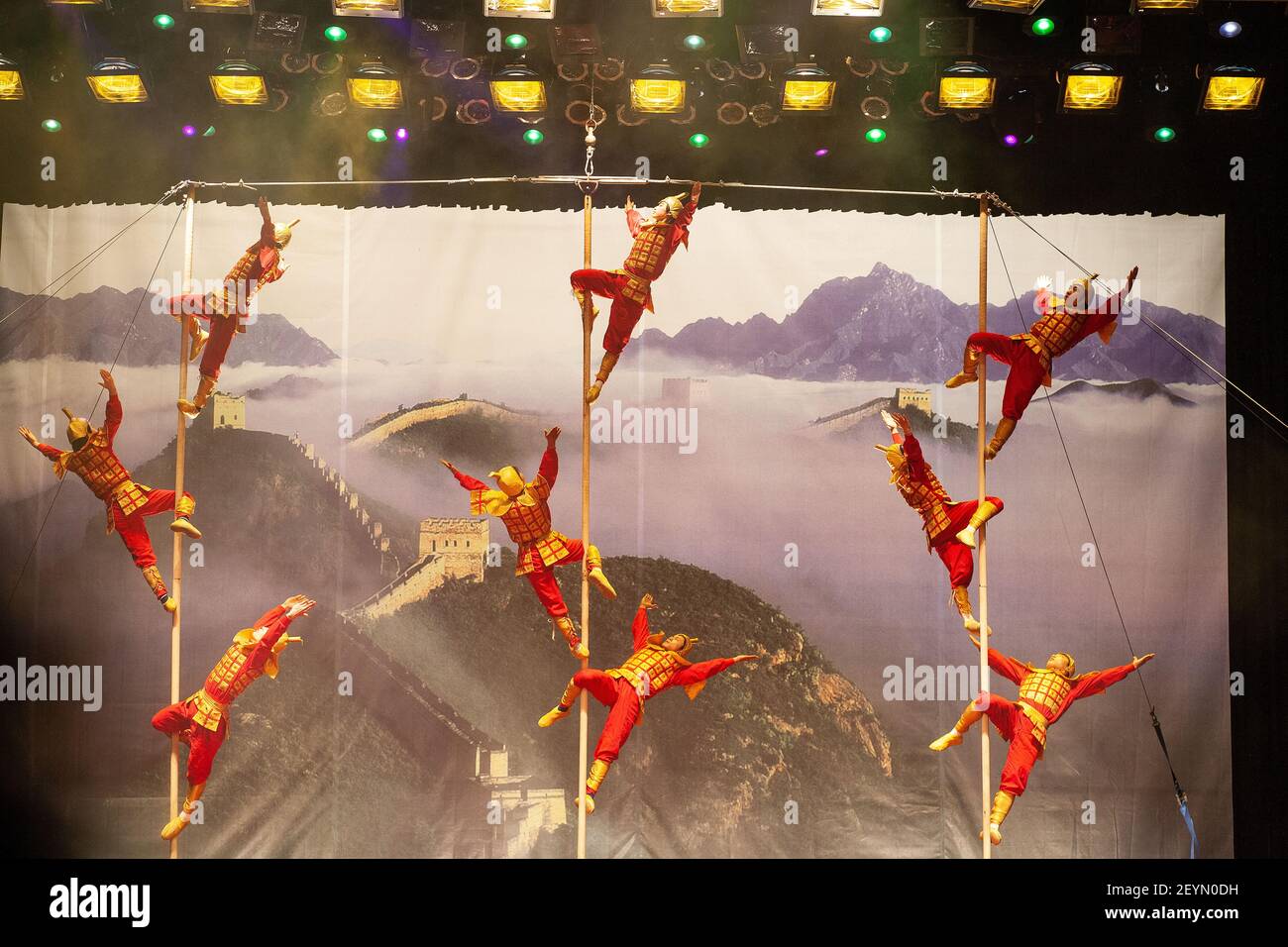 Shanghai Acrobats Shanghai, China. Photo: Bo Arrhed Stock Photo - Alamy