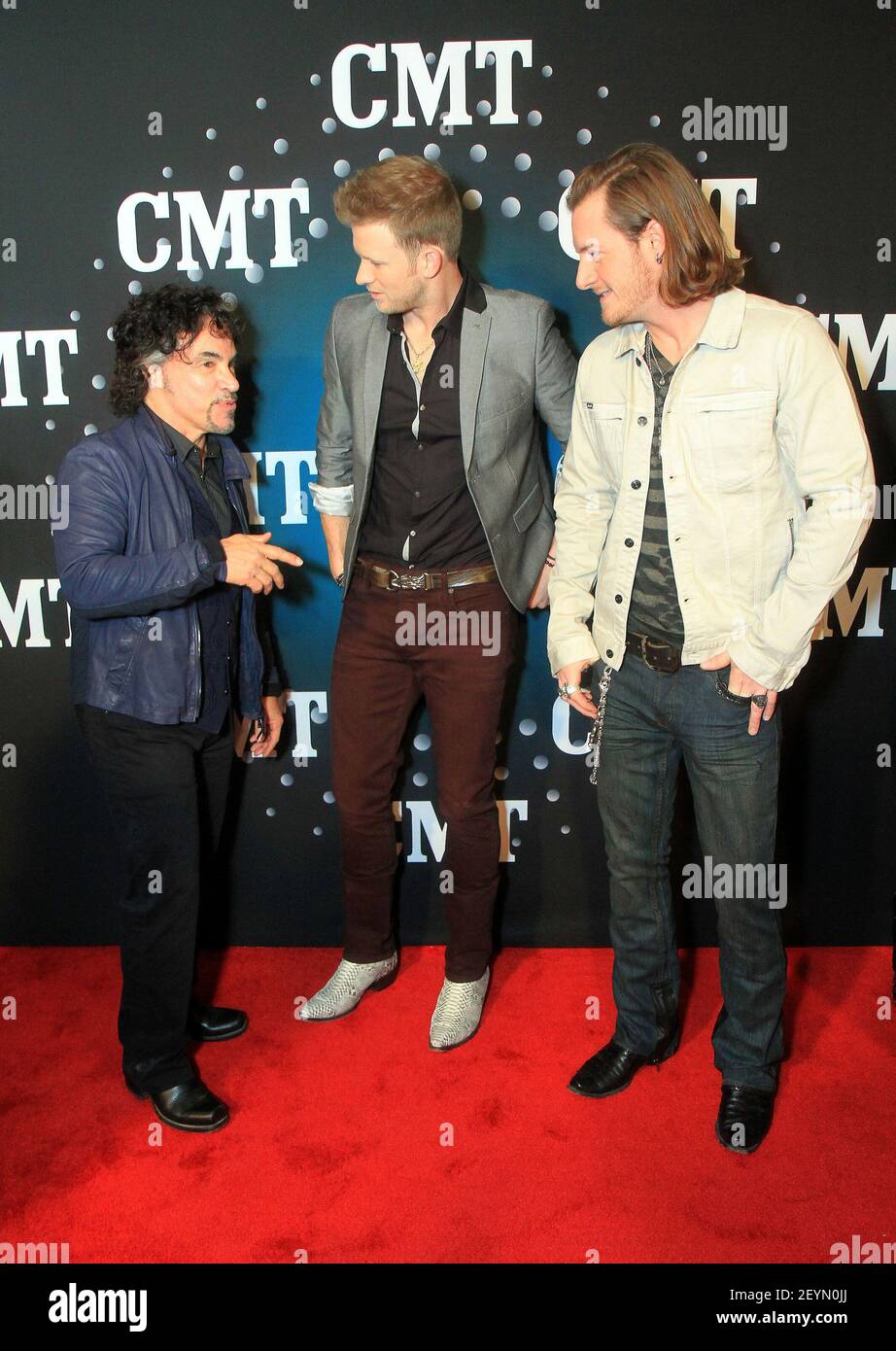 03 December 2013 - Nashville, Tennessee - John Oates, Tyler Hubbard ...