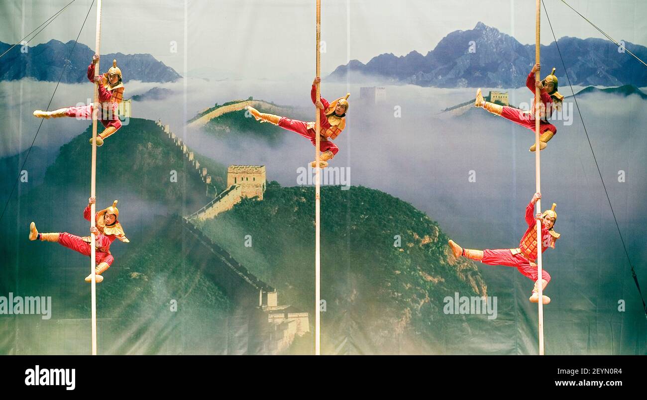 Shanghai Acrobats Shanghai, China. Photo: Bo Arrhed Stock Photo - Alamy