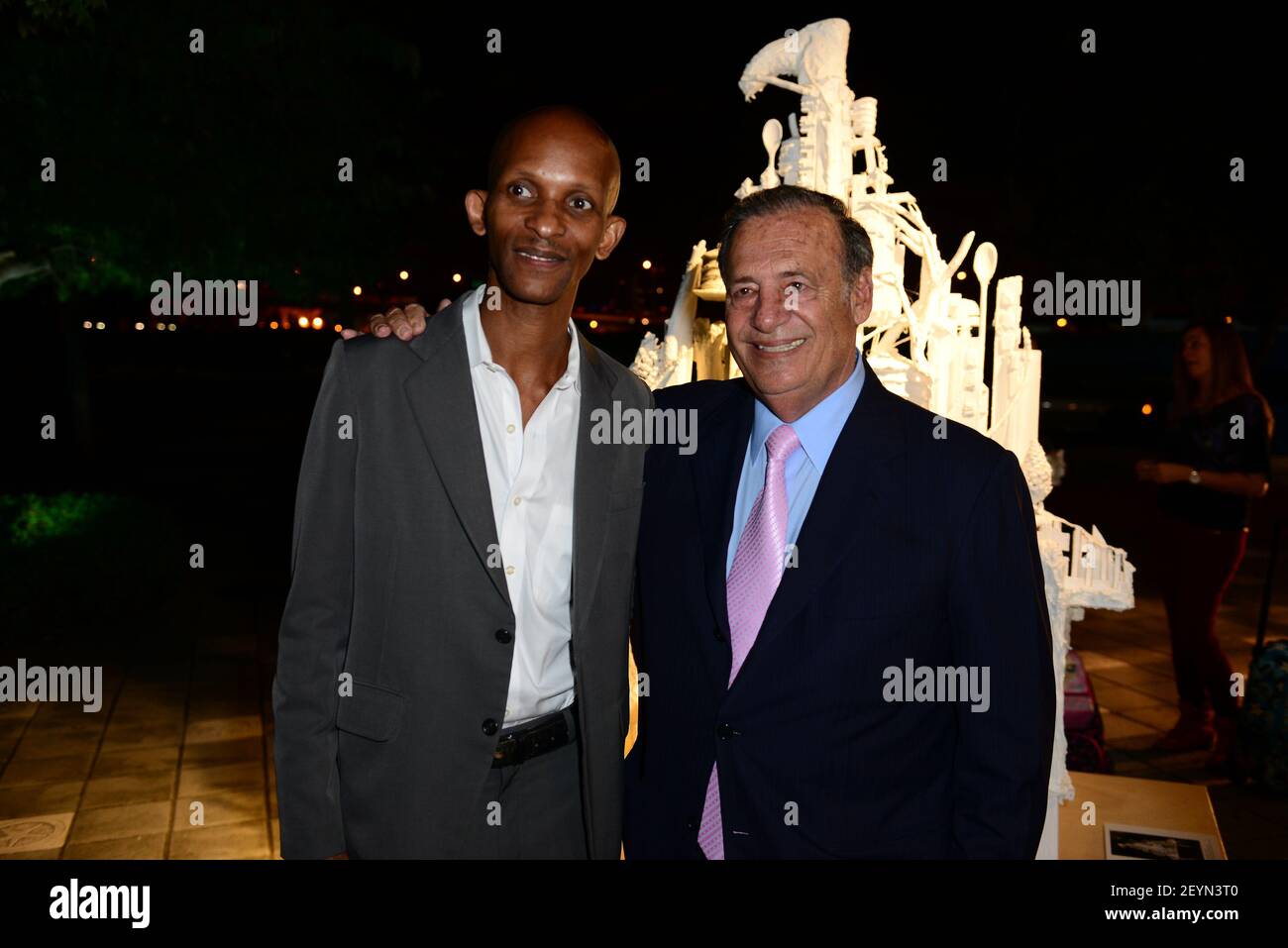 International Artist Victor Matthews and Chairman of Miami Children ...