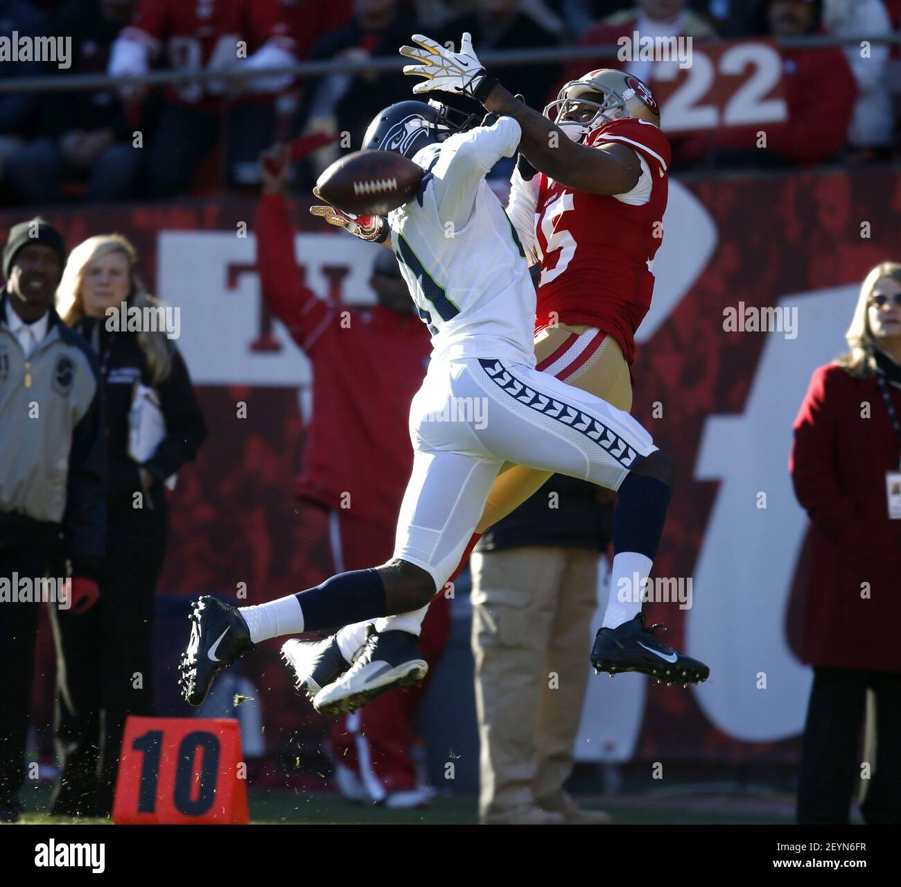 Seattle Seahawks' Byron Maxwell (41) breaks up a pass to San Francisco ...