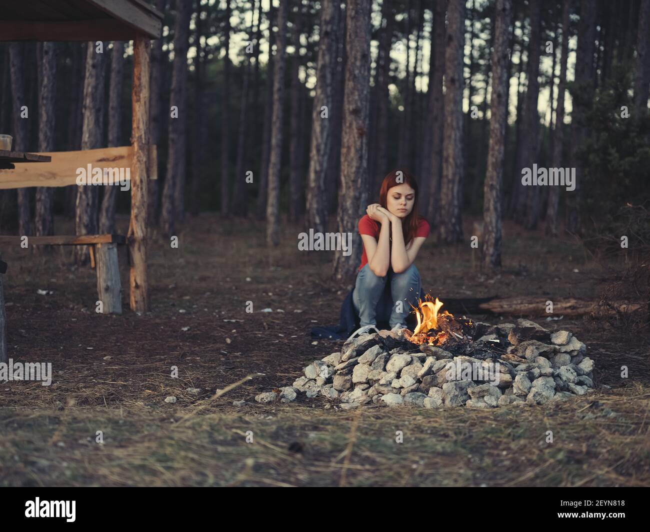 Campfire sits in stone hi-res stock photography and images - Alamy