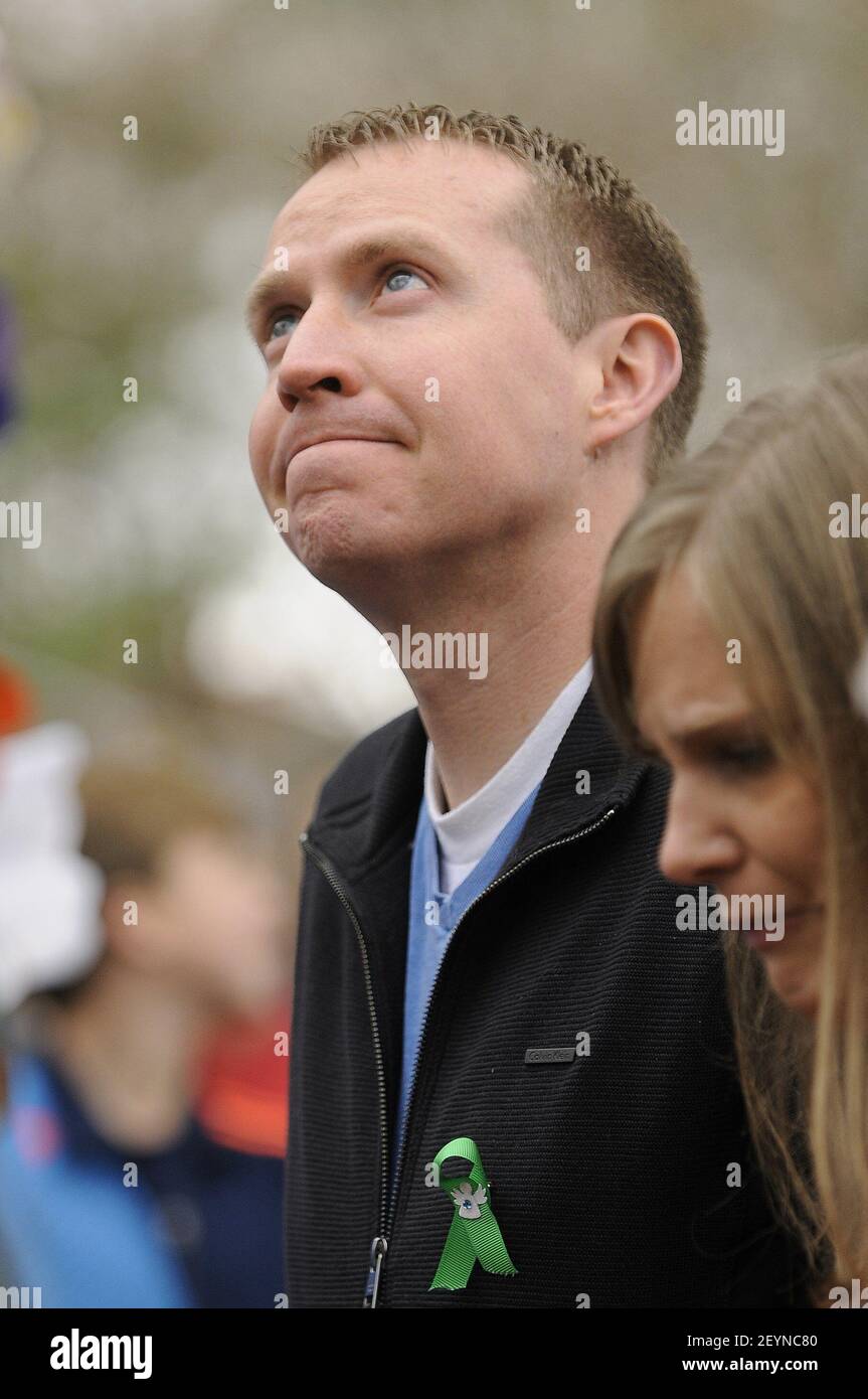 Robbie Parker glances skyward as he stands with his wife, Alissa ...