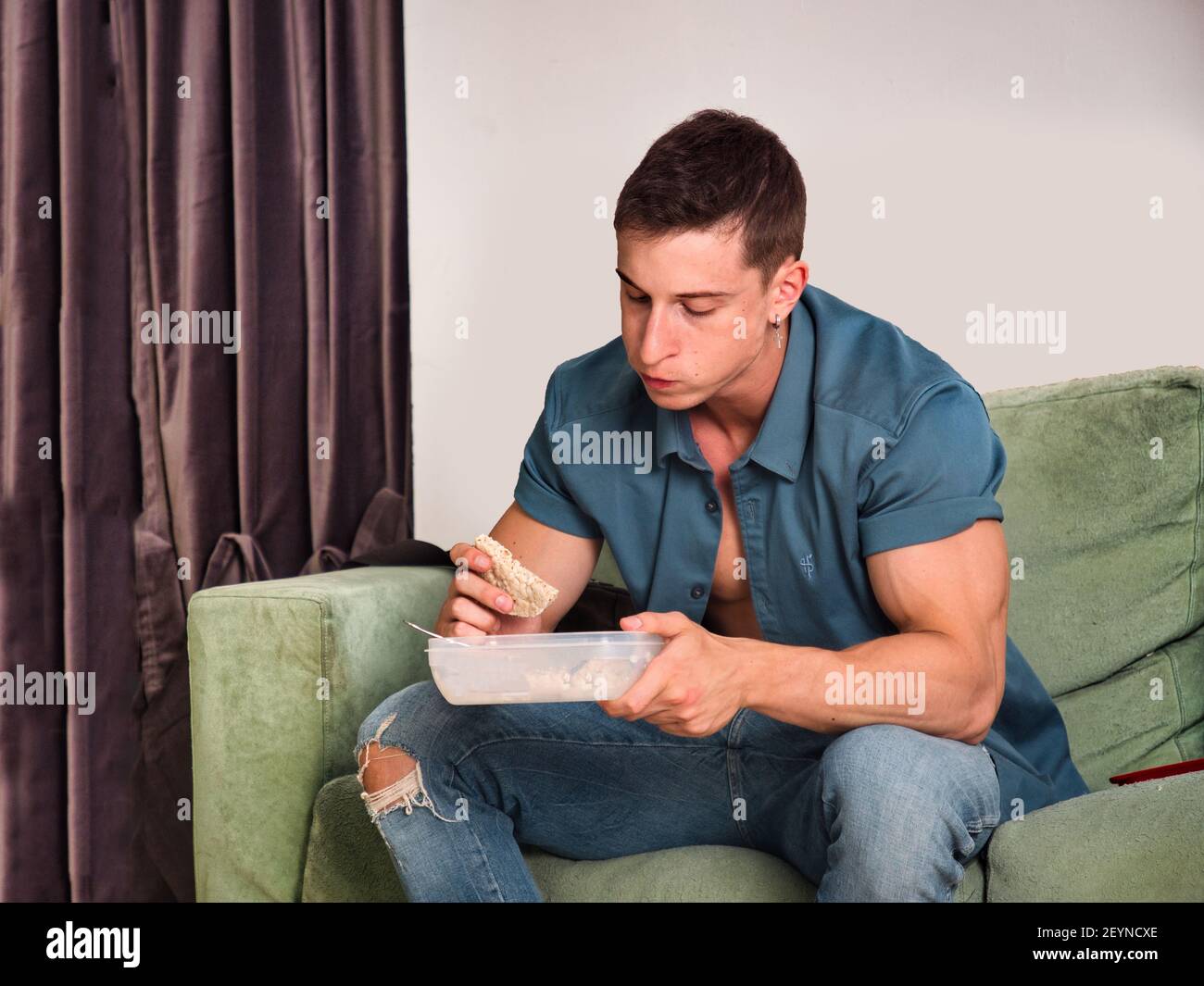 Scoffing food hi-res stock photography and images - Alamy