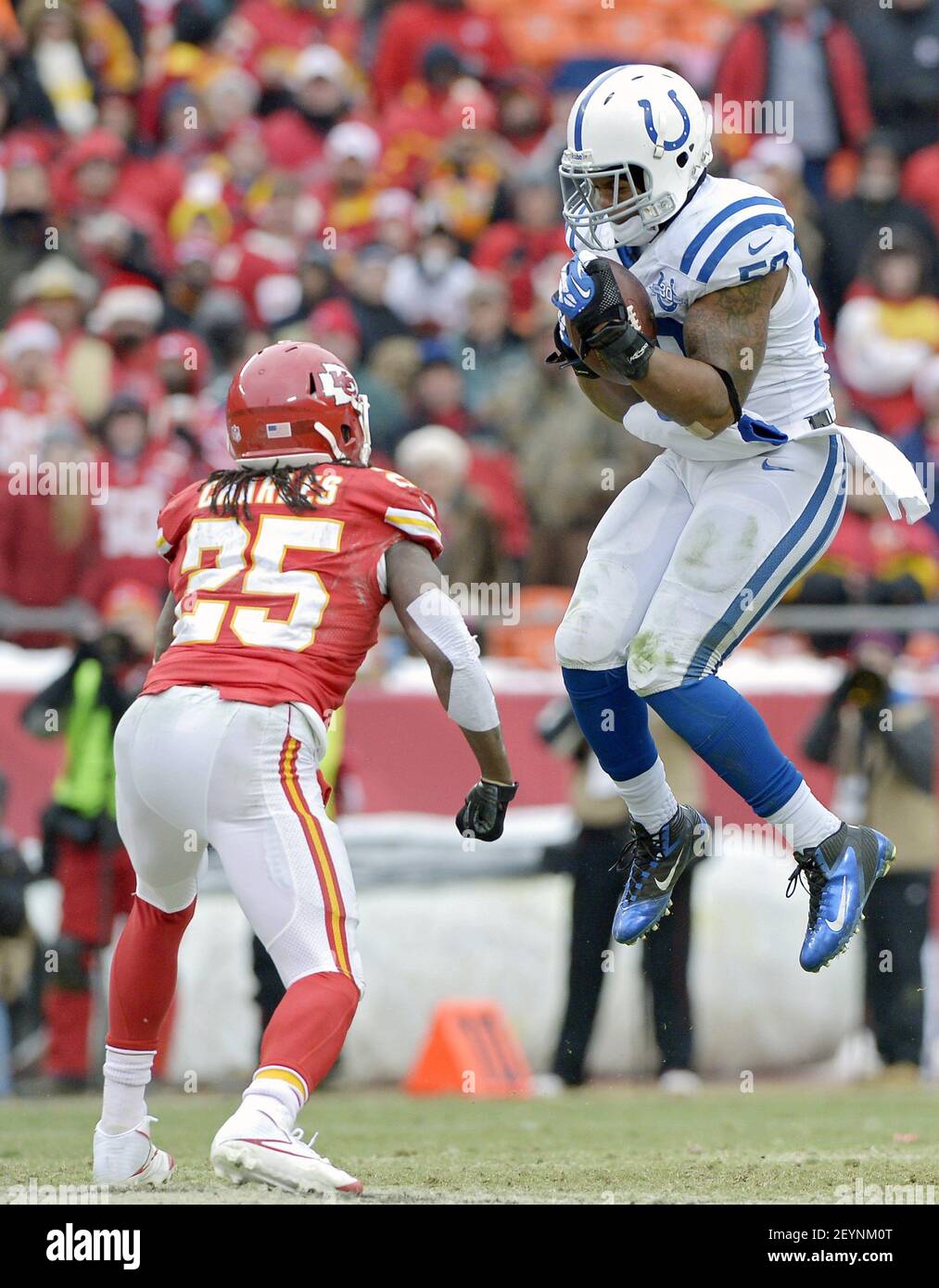 Indianapolis Colts inside linebacker Jerrell Freeman (50) intercepts a ...