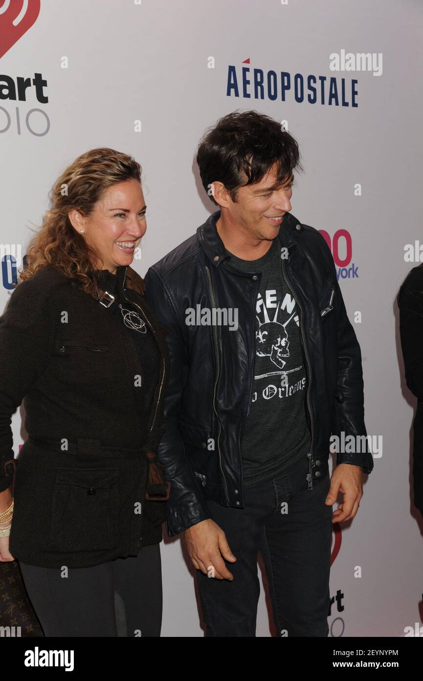 Jill Goodacre, Harry Connick Jr. on the red carpet in the press room ...